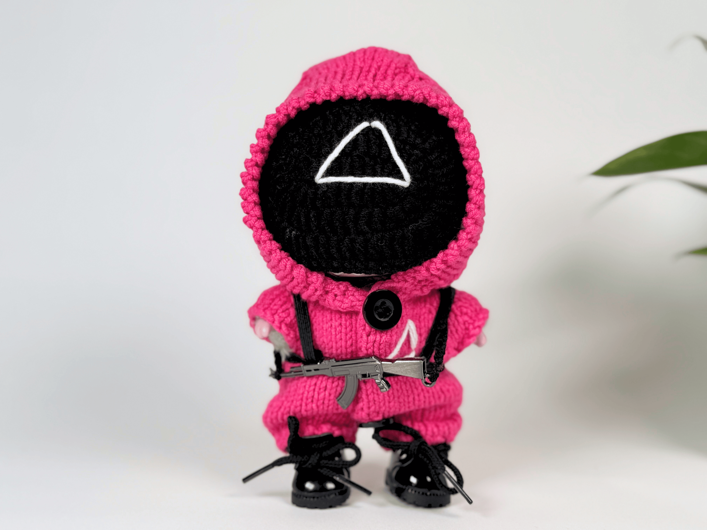 Hand-Crocheted Squid Game Pink Guard Labubu Costume Set – Triangle Mas ...